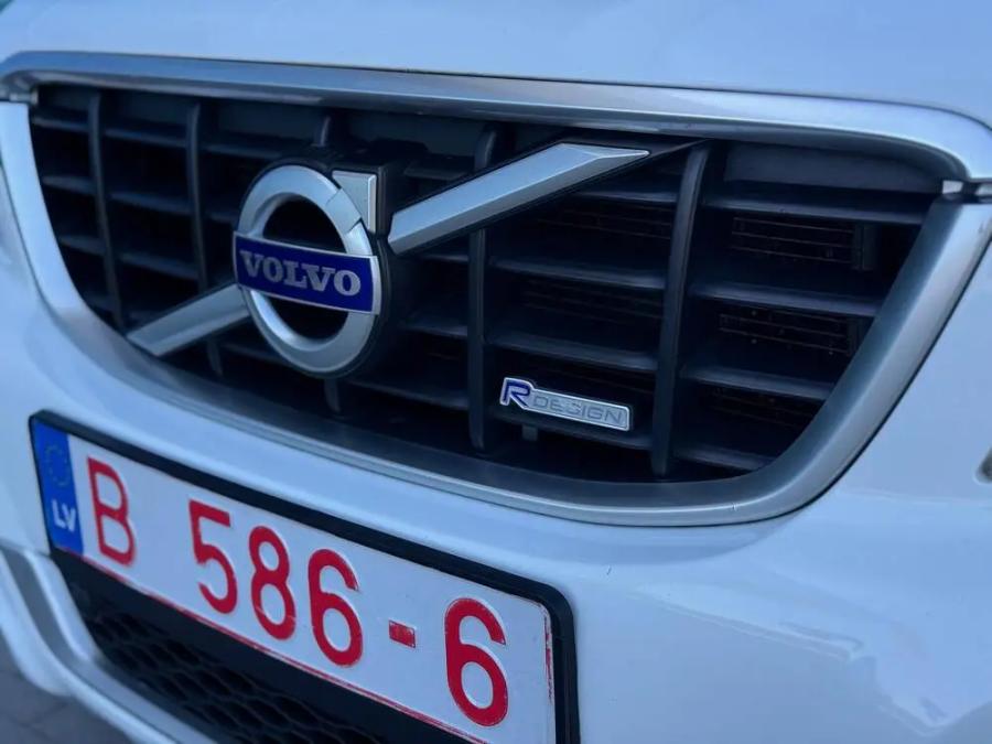 White Volvo XC60 2012 in Rezekne, with an engine capacity of 2.40 L and mileage of 280 thousand km for 10990 €, photo 19 on AUTOMOTO.COM.LV