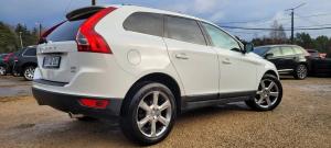 White Volvo XC60 2012 in Riga, with an engine capacity of 2.40 L and mileage of 287 thousand km for 10500 €, photo 7 on AUTOMOTO.COM.LV