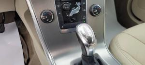 White Volvo XC60 2012 in Riga, with an engine capacity of 2.40 L and mileage of 287 thousand km for 10500 €, photo 30 on AUTOMOTO.COM.LV