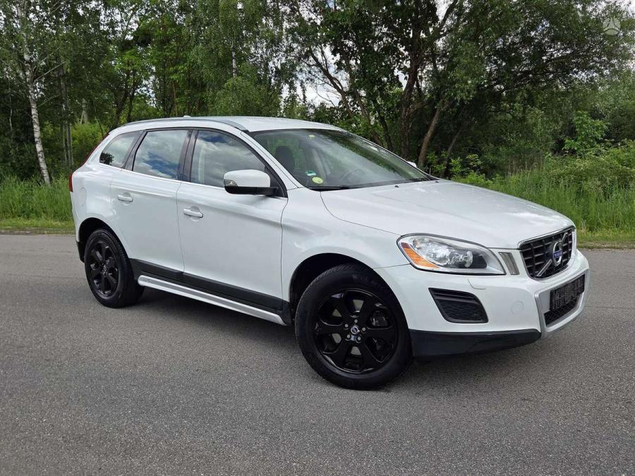 White Volvo XC60 2012 in Kaunas, with an engine capacity of 2.40 L and mileage of 270 thousand km for 8490 €, photo 1 on AUTOMOTO.COM.LV
