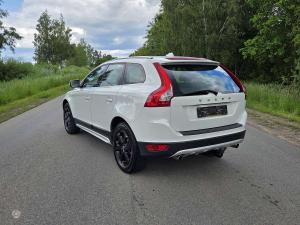 White Volvo XC60 2012 in Kaunas, with an engine capacity of 2.40 L and mileage of 270 thousand km for 8490 €, photo 6 on AUTOMOTO.COM.LV