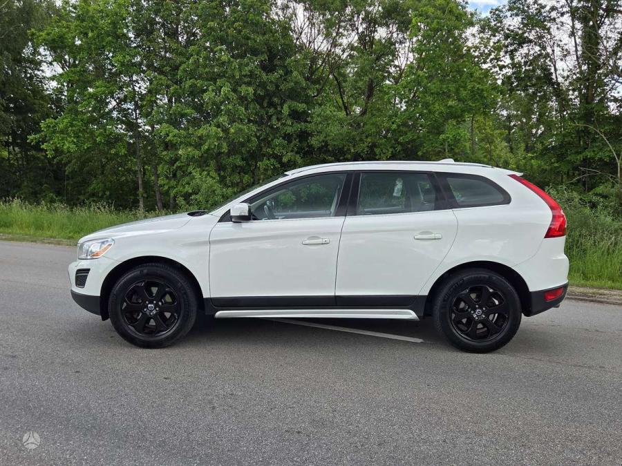 White Volvo XC60 2012 in Kaunas, with an engine capacity of 2.40 L and mileage of 270 thousand km for 8490 €, photo 7 on AUTOMOTO.COM.LV