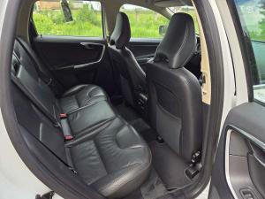 White Volvo XC60 2012 in Kaunas, with an engine capacity of 2.40 L and mileage of 270 thousand km for 8490 €, photo 13 on AUTOMOTO.COM.LV