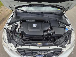 White Volvo XC60 2012 in Kaunas, with an engine capacity of 2.40 L and mileage of 270 thousand km for 8490 €, photo 19 on AUTOMOTO.COM.LV