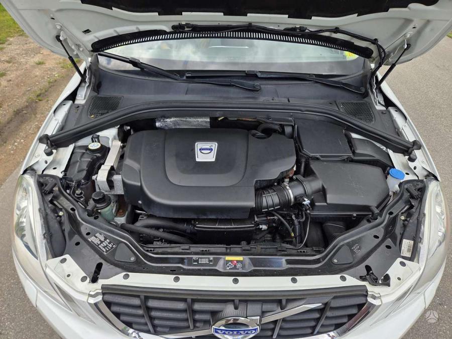 White Volvo XC60 2012 in Kaunas, with an engine capacity of 2.40 L and mileage of 270 thousand km for 8490 €, photo 19 on AUTOMOTO.COM.LV