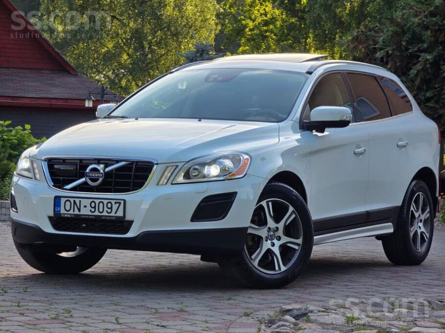 White Volvo XC60 2012 in Riga, with an engine capacity of 2.40 L and mileage of 299 thousand km for 10650 €, photo 1 on AUTOMOTO.COM.LV