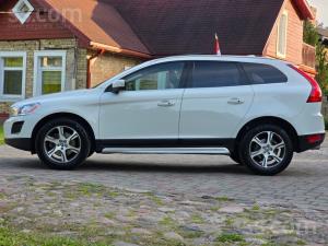 White Volvo XC60 2012 in Riga, with an engine capacity of 2.40 L and mileage of 299 thousand km for 10650 €, photo 3 on AUTOMOTO.COM.LV