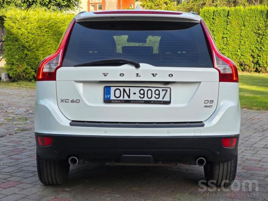 White Volvo XC60 2012 in Riga, with an engine capacity of 2.40 L and mileage of 299 thousand km for 10650 €, photo 5 on AUTOMOTO.COM.LV