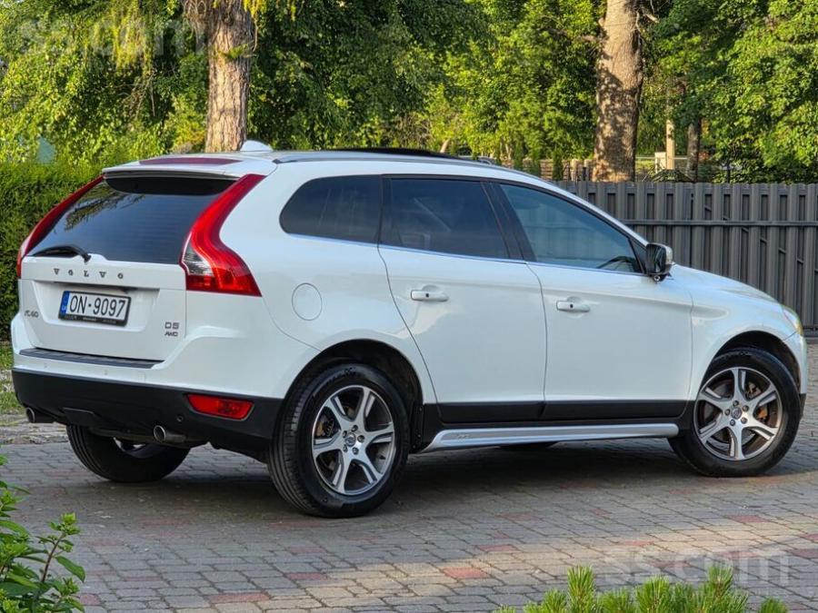 White Volvo XC60 2012 in Riga, with an engine capacity of 2.40 L and mileage of 299 thousand km for 10650 €, photo 6 on AUTOMOTO.COM.LV