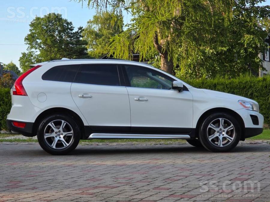 White Volvo XC60 2012 in Riga, with an engine capacity of 2.40 L and mileage of 299 thousand km for 10650 €, photo 7 on AUTOMOTO.COM.LV