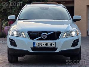 White Volvo XC60 2012 in Riga, with an engine capacity of 2.40 L and mileage of 299 thousand km for 10650 €, photo 9 on AUTOMOTO.COM.LV