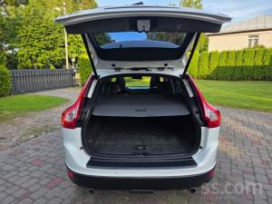 White Volvo XC60 2012 in Riga, with an engine capacity of 2.40 L and mileage of 299 thousand km for 10650 €, photo 11 on AUTOMOTO.COM.LV