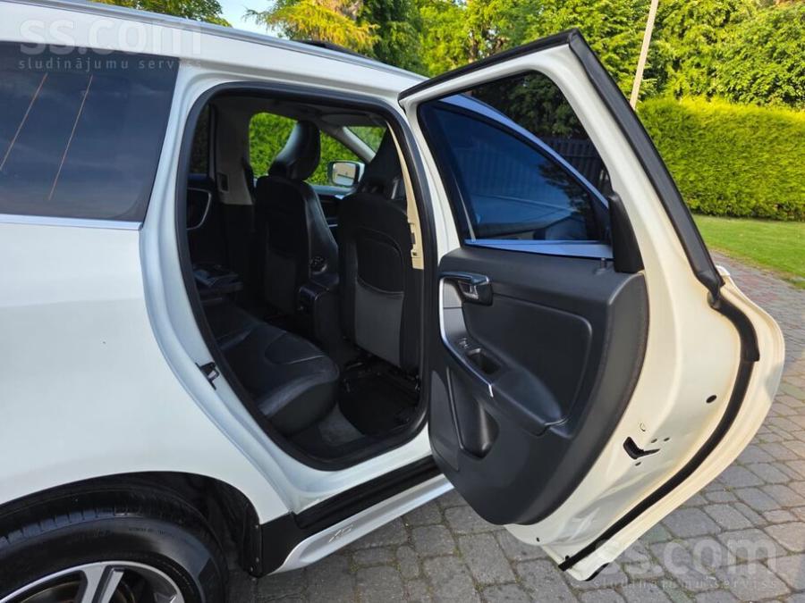 White Volvo XC60 2012 in Riga, with an engine capacity of 2.40 L and mileage of 299 thousand km for 10650 €, photo 13 on AUTOMOTO.COM.LV