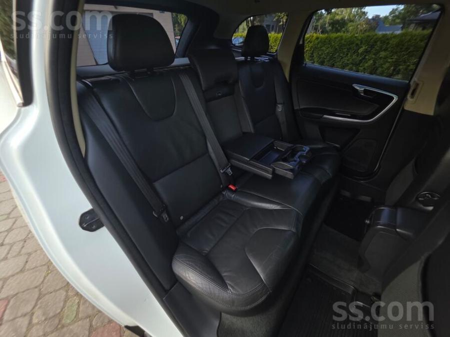 White Volvo XC60 2012 in Riga, with an engine capacity of 2.40 L and mileage of 299 thousand km for 10650 €, photo 14 on AUTOMOTO.COM.LV