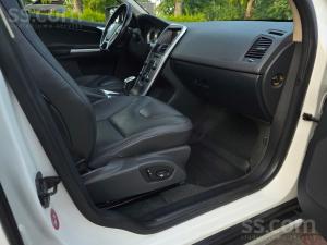 White Volvo XC60 2012 in Riga, with an engine capacity of 2.40 L and mileage of 299 thousand km for 10650 €, photo 17 on AUTOMOTO.COM.LV