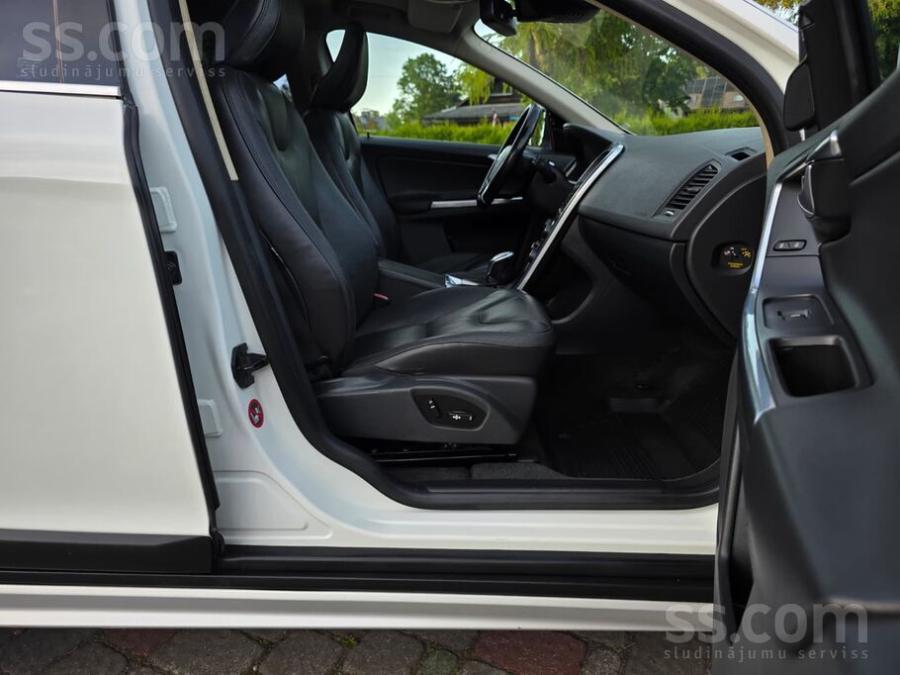 White Volvo XC60 2012 in Riga, with an engine capacity of 2.40 L and mileage of 299 thousand km for 10650 €, photo 18 on AUTOMOTO.COM.LV