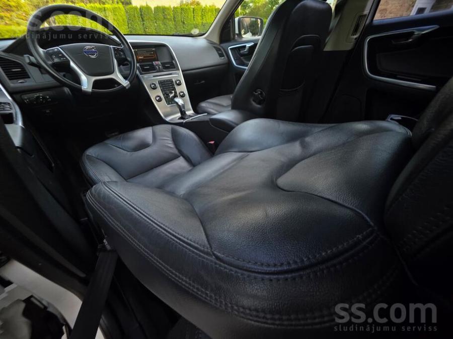 White Volvo XC60 2012 in Riga, with an engine capacity of 2.40 L and mileage of 299 thousand km for 10650 €, photo 22 on AUTOMOTO.COM.LV