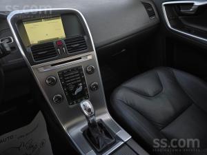 White Volvo XC60 2012 in Riga, with an engine capacity of 2.40 L and mileage of 299 thousand km for 10650 €, photo 25 on AUTOMOTO.COM.LV