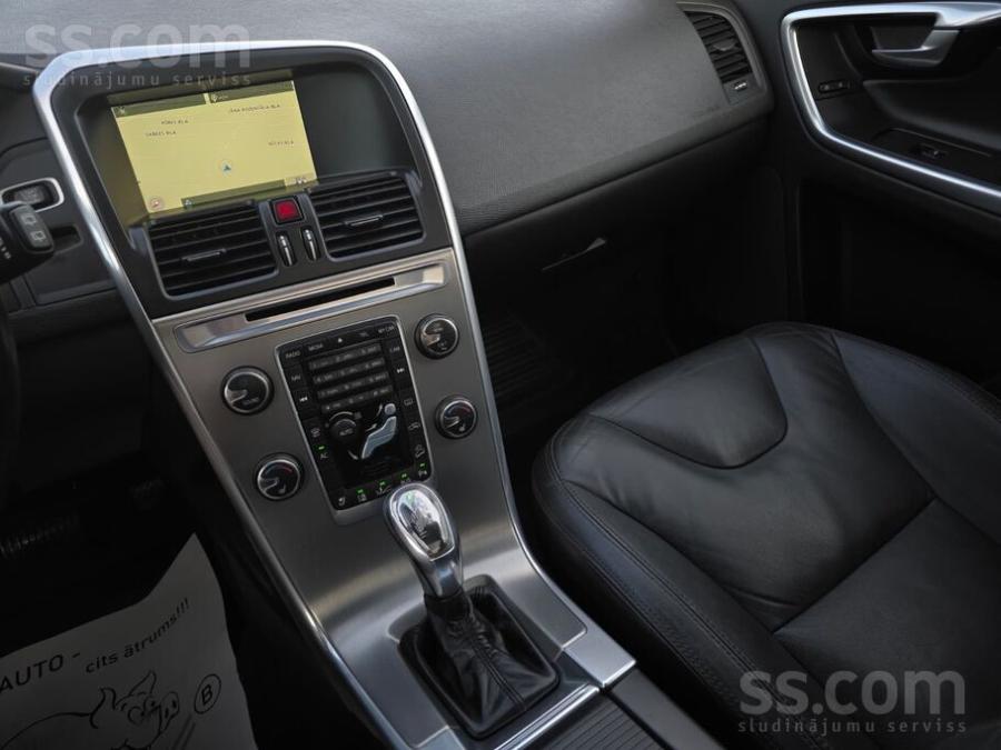 White Volvo XC60 2012 in Riga, with an engine capacity of 2.40 L and mileage of 299 thousand km for 10650 €, photo 25 on AUTOMOTO.COM.LV