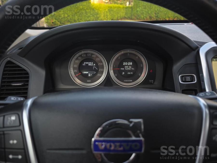 White Volvo XC60 2012 in Riga, with an engine capacity of 2.40 L and mileage of 299 thousand km for 10650 €, photo 26 on AUTOMOTO.COM.LV