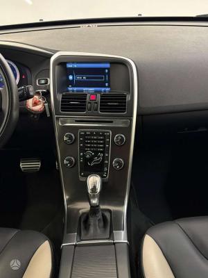 White Volvo XC60 2012 in Marijampole, with an engine capacity of 2.40 L and mileage of 290 thousand km for 10999 €, photo 13 on AUTOMOTO.COM.LV
