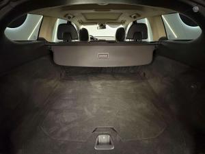 White Volvo XC60 2012 in Marijampole, with an engine capacity of 2.40 L and mileage of 290 thousand km for 10999 €, photo 17 on AUTOMOTO.COM.LV