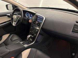 White Volvo XC60 2012 in Marijampole, with an engine capacity of 2.40 L and mileage of 290 thousand km for 10999 €, photo 18 on AUTOMOTO.COM.LV