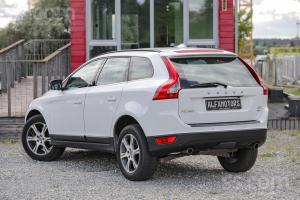 White Volvo XC60 2012 in Riga, with an engine capacity of 2.40 L and mileage of 251 thousand km for 8990 €, photo 4 on AUTOMOTO.COM.LV