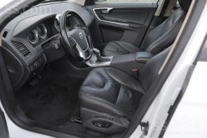 White Volvo XC60 2012 in Riga, with an engine capacity of 2.40 L and mileage of 251 thousand km for 8990 €, photo 8 on AUTOMOTO.COM.LV