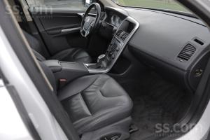 White Volvo XC60 2012 in Riga, with an engine capacity of 2.40 L and mileage of 251 thousand km for 8990 €, photo 9 on AUTOMOTO.COM.LV