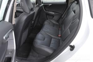 White Volvo XC60 2012 in Riga, with an engine capacity of 2.40 L and mileage of 251 thousand km for 8990 €, photo 10 on AUTOMOTO.COM.LV