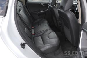 White Volvo XC60 2012 in Riga, with an engine capacity of 2.40 L and mileage of 251 thousand km for 8990 €, photo 11 on AUTOMOTO.COM.LV