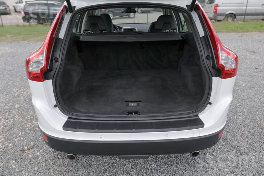 White Volvo XC60 2012 in Riga, with an engine capacity of 2.40 L and mileage of 251 thousand km for 8990 €, photo 12 on AUTOMOTO.COM.LV