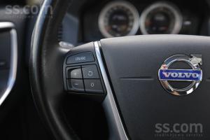 White Volvo XC60 2012 in Riga, with an engine capacity of 2.40 L and mileage of 251 thousand km for 8990 €, photo 13 on AUTOMOTO.COM.LV