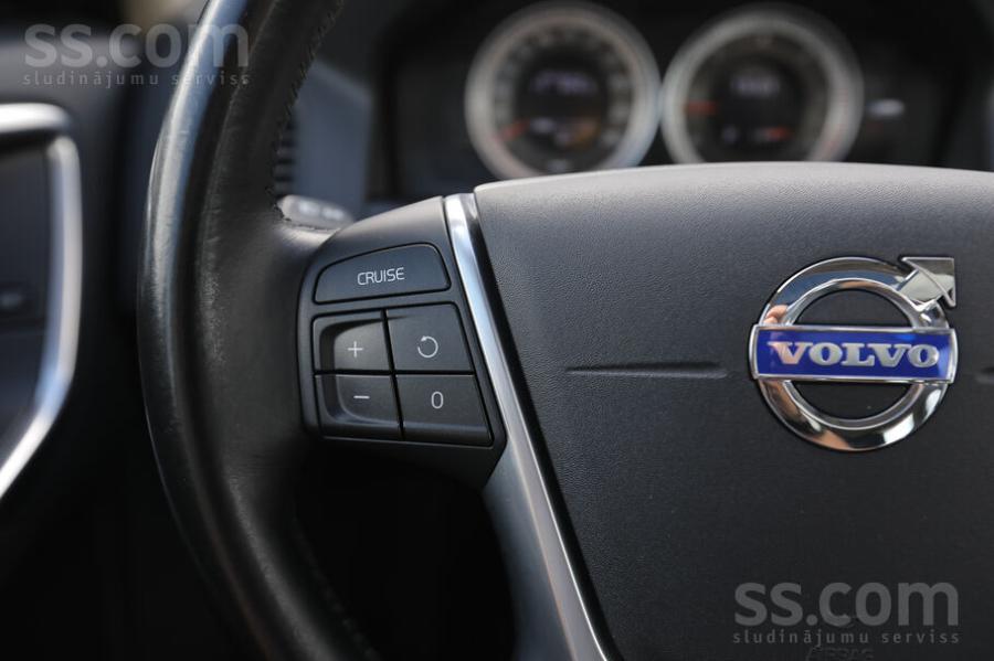 White Volvo XC60 2012 in Riga, with an engine capacity of 2.40 L and mileage of 251 thousand km for 8990 €, photo 13 on AUTOMOTO.COM.LV