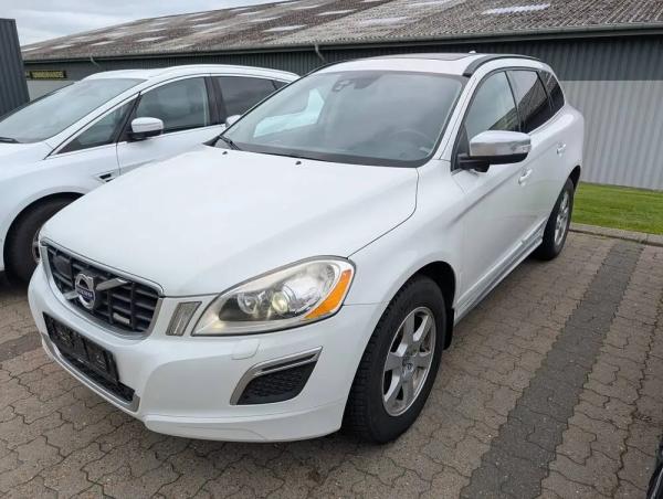 White Volvo XC60 2012 in Jurmala, with an engine capacity of 2.40 L and mileage of 211 thousand km for 11950 €, photo 1 on AUTOMOTO.COM.LV