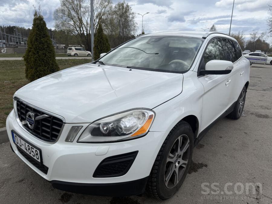 Balts Volvo XC60 2012 Rīga, ar dzinēja tilpumu 2.40 L un nobraukumu 194 tūkst. km par 10900 €, foto 1 vietnē AUTOMOTO.COM.LV