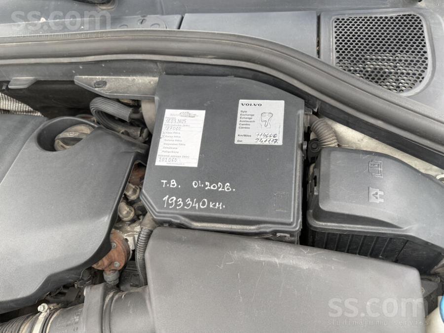Balts Volvo XC60 2012 Rīga, ar dzinēja tilpumu 2.40 L un nobraukumu 194 tūkst. km par 10900 €, foto 9 vietnē AUTOMOTO.COM.LV