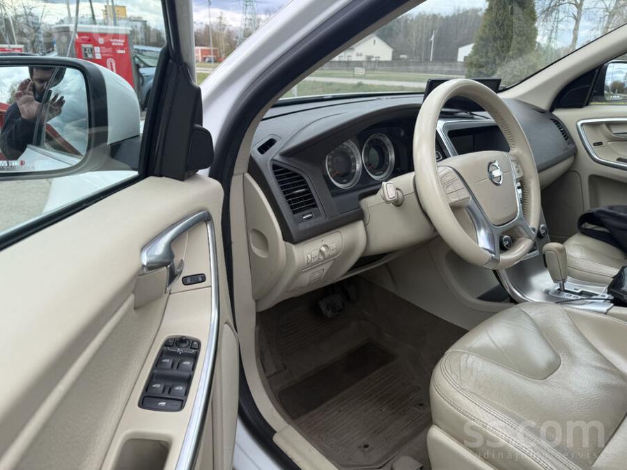 Balts Volvo XC60 2012 Rīga, ar dzinēja tilpumu 2.40 L un nobraukumu 194 tūkst. km par 10900 €, foto 10 vietnē AUTOMOTO.COM.LV