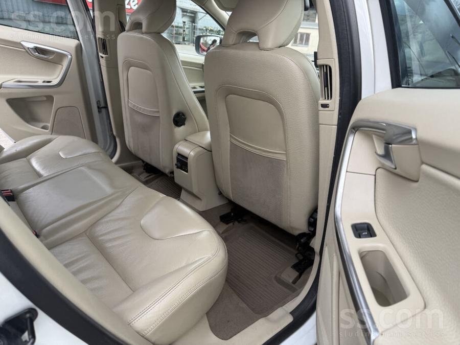 Balts Volvo XC60 2012 Rīga, ar dzinēja tilpumu 2.40 L un nobraukumu 194 tūkst. km par 10900 €, foto 13 vietnē AUTOMOTO.COM.LV