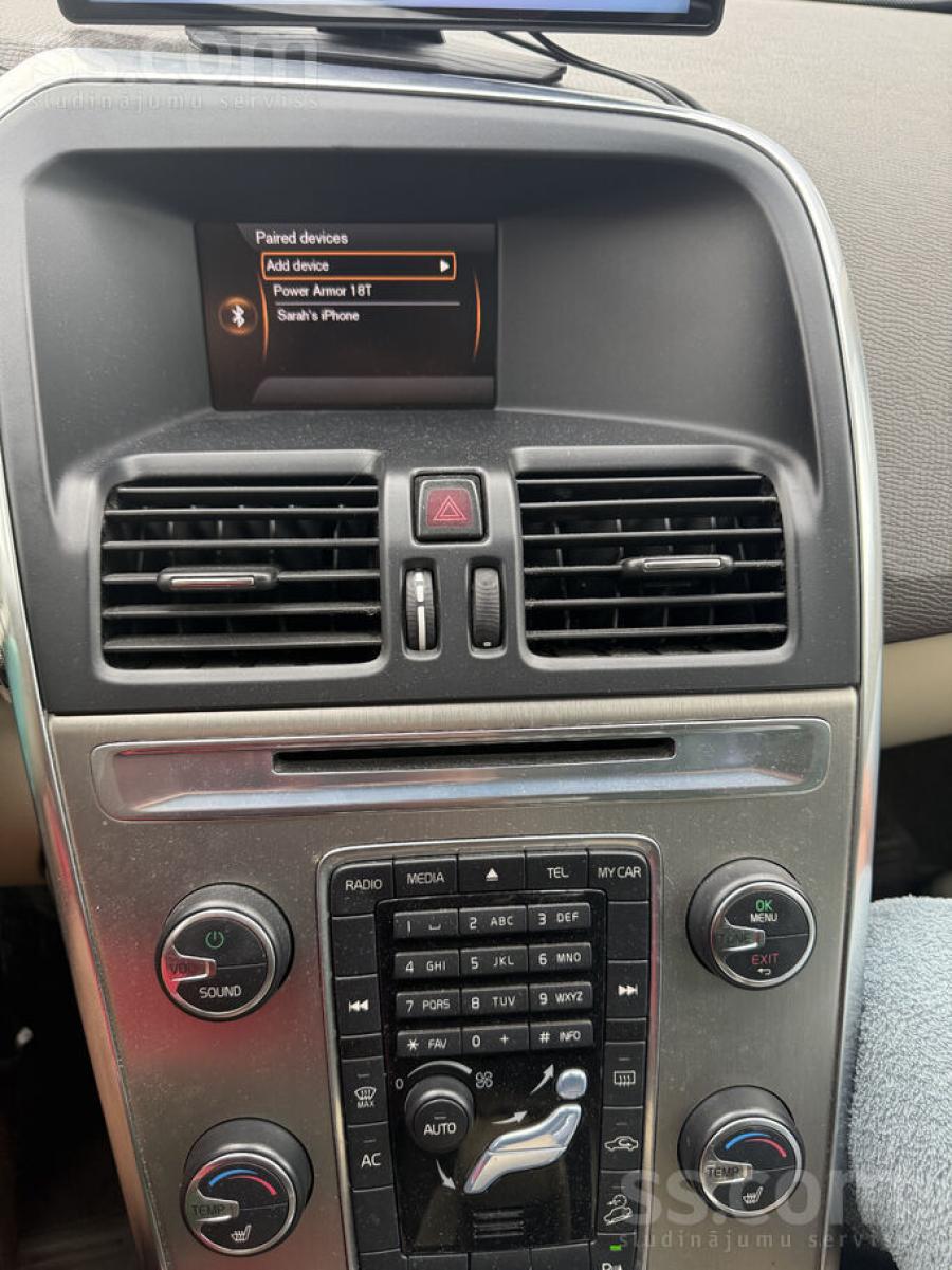 Balts Volvo XC60 2012 Rīga, ar dzinēja tilpumu 2.40 L un nobraukumu 194 tūkst. km par 10900 €, foto 21 vietnē AUTOMOTO.COM.LV