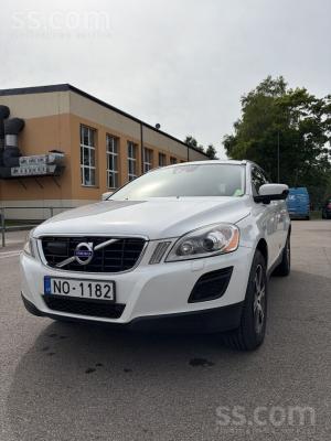 White Volvo XC60 2012 in Rezekne, with an engine capacity of 2.00 L and mileage of 292 thousand km for 9950 €, photo  on AUTOMOTO.COM.LV