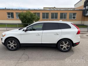 White Volvo XC60 2012 in Rezekne, with an engine capacity of 2.00 L and mileage of 292 thousand km for 9950 €, photo 3 on AUTOMOTO.COM.LV