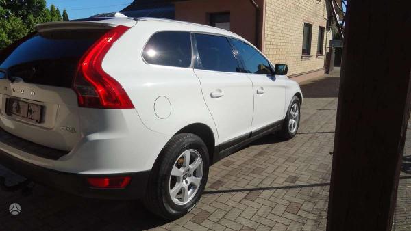 White Volvo XC60 2012 in Joniskis, with an engine capacity of 1.98 L and mileage of 321 thousand km for 8249 €, photo 4 on AUTOMOTO.COM.LV