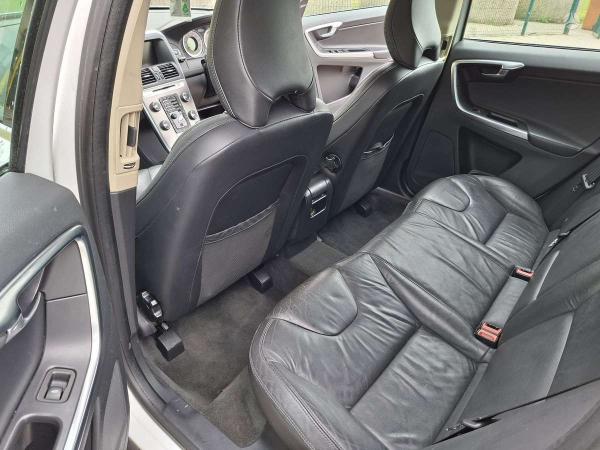 Balts Volvo XC60 2012 Viļņa, ar dzinēja tilpumu 1.98 L un nobraukumu 170 tūkst. km par 3000 €, foto 9 vietnē AUTOMOTO.COM.LV