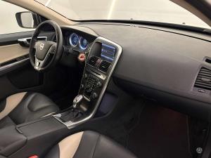 White Volvo XC60 2012 in Marijampole, with an engine capacity of 2.40 L and mileage of 290 thousand km for 10450 €, photo 11 on AUTOMOTO.COM.LV