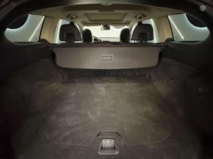 White Volvo XC60 2012 in Marijampole, with an engine capacity of 2.40 L and mileage of 290 thousand km for 10450 €, photo 16 on AUTOMOTO.COM.LV