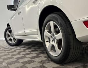 White Volvo XC60 2012 in Marijampole, with an engine capacity of 2.40 L and mileage of 290 thousand km for 10450 €, photo 31 on AUTOMOTO.COM.LV