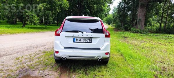 Balts Volvo XC60 2012 Jelgava, ar dzinēja tilpumu 2.40 L un nobraukumu 212 tūkst. km par 8700 €, foto 5 vietnē AUTOMOTO.COM.LV