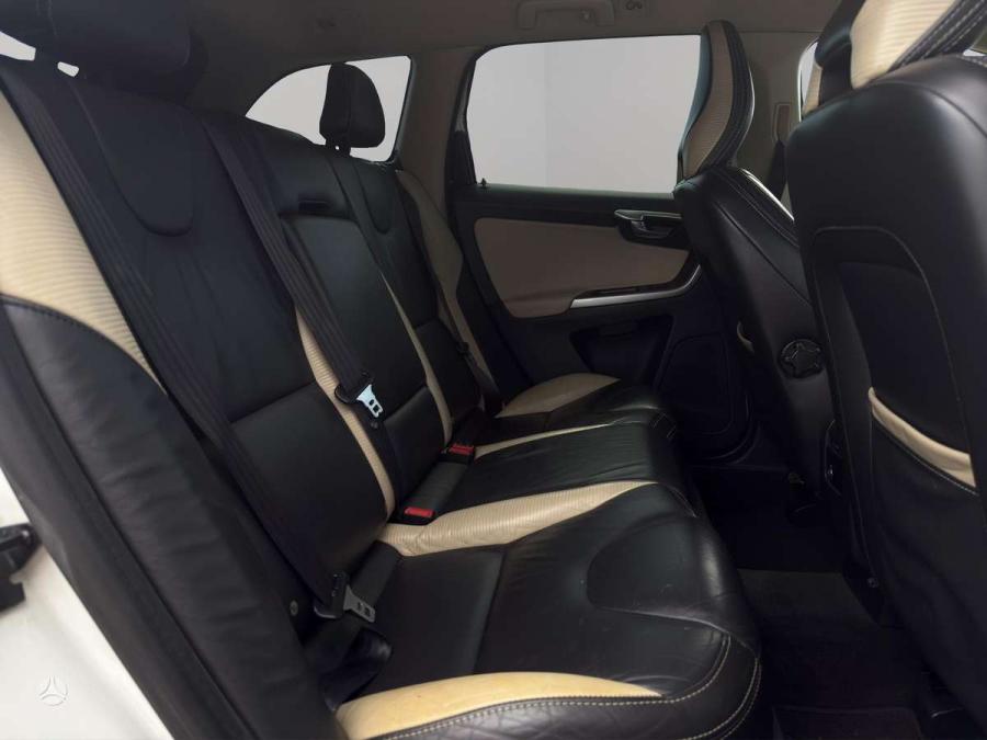 White Volvo XC60 2012 in Kaunas, with an engine capacity of 2.00 L and mileage of 396 thousand km for 6299 €, photo 10 on AUTOMOTO.COM.LV